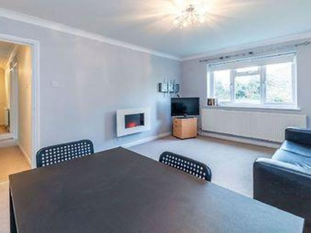 2 Bedrooms Flat for rent in Gloucester Road, New Barnet, Barnet EN5