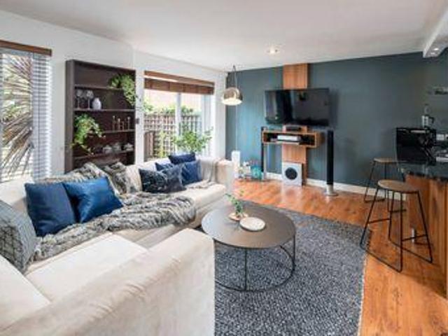 2 Bedrooms Flat for rent in Gloucester Square, London E2