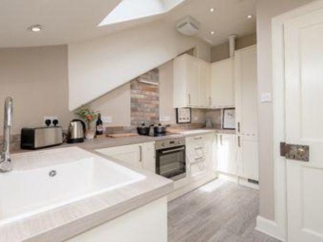2 Bedrooms Flat for rent in Gloucester Square, Stockbridge, Edinburgh EH3
