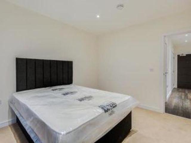 2 Bedrooms Flat for rent in Grafton Road, Croydon CR0