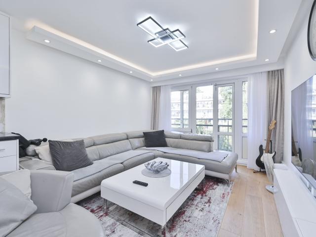 2 Bedrooms Flat for Rent in Grafton Road | Foxtons