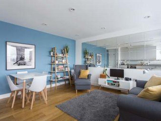 2 Bedrooms Flat for rent in Grafton Road, London NW5