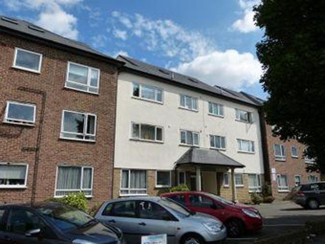 2 Bedrooms Flat for rent in Graham Road, London NW4