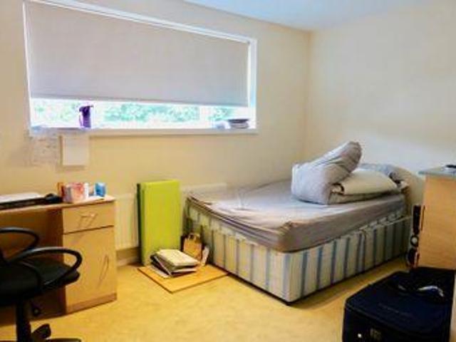 2 Bedrooms Flat for rent in Graham Road, London NW4