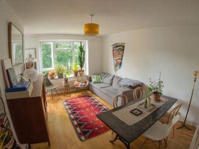 2 Bedrooms Flat for rent in Graham Road, London E8
