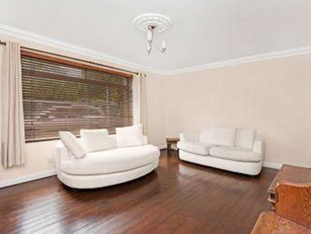 2 Bedrooms Flat for rent in Graham Road, London SW19