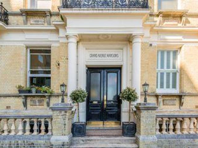 2 Bedrooms Flat for rent in Grand Avenue, Hove BN3