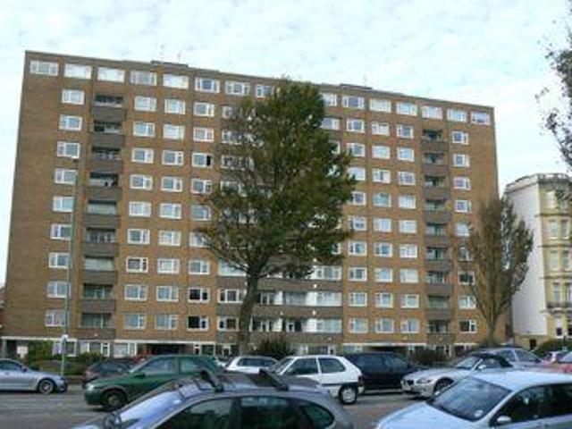 2 Bedrooms Flat for rent in Grand Avenue, Hove BN3