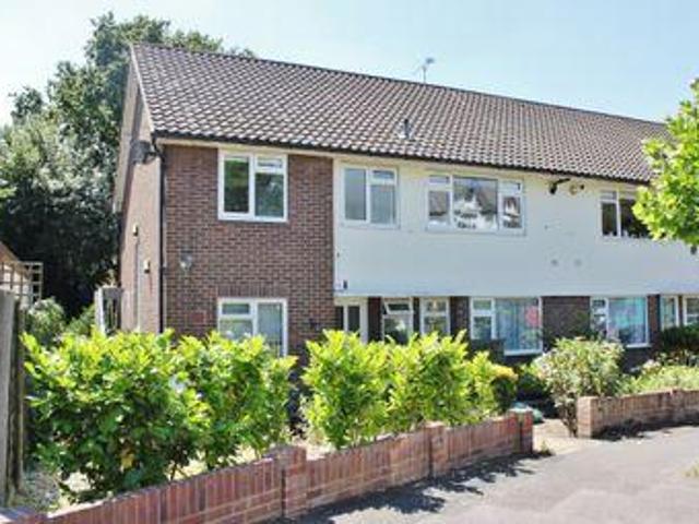 2 Bedrooms Flat for rent in Grange Avenue, Woodford Green IG8