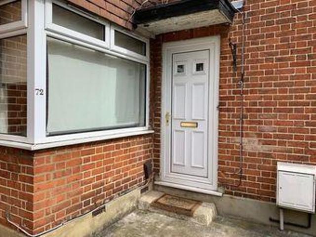 2 Bedrooms Flat for rent in Grantham Gardens, Chadwell Heath, Romford RM6