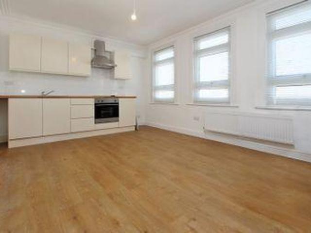 2 Bedrooms Flat for rent in Granville Road, London N22