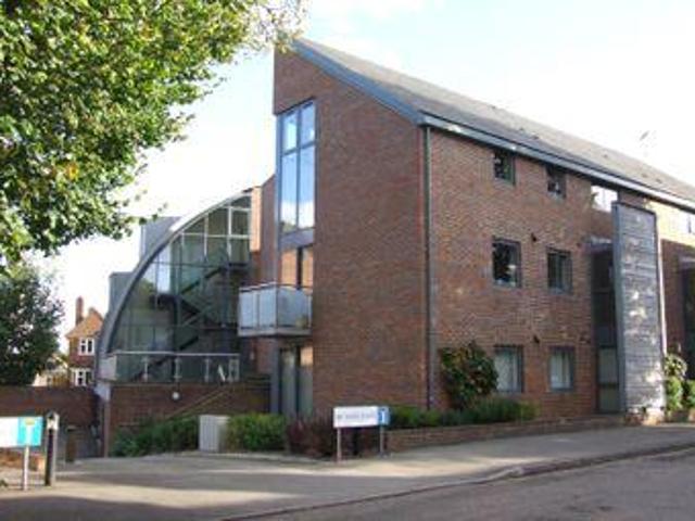 2 Bedrooms Flat for rent in Granville Road, St.Albans AL1