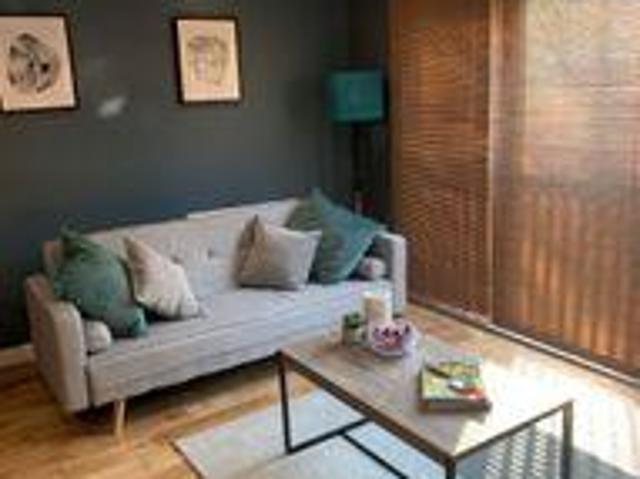 2 Bedrooms Flat for rent in Great Dovehill, Glasgow G1