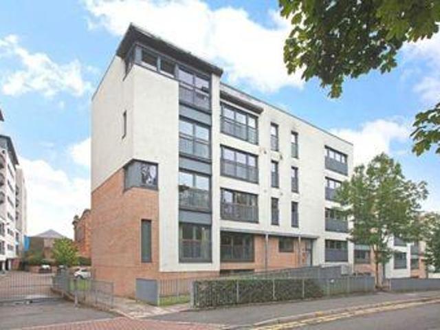2 Bedrooms Flat for rent in Great Dovehill, Glasgow G1