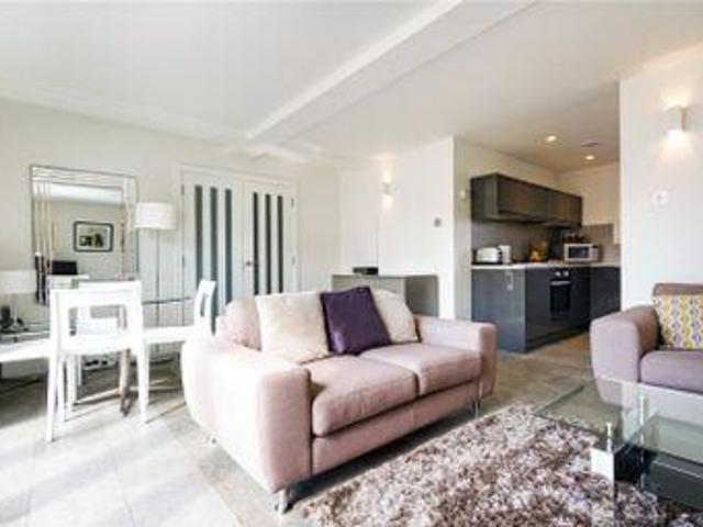 2 Bedrooms Flat for rent in Great Sutton Street, London EC1V
