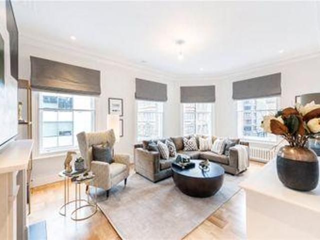 2 Bedrooms Flat for rent in Great Portland Street, Marylebone, London W1W