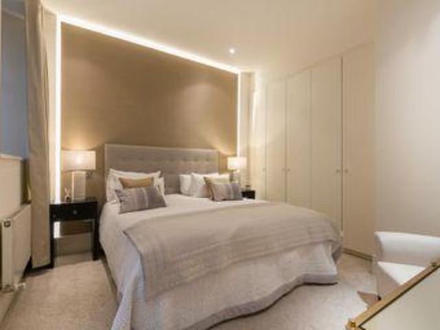 2 Bedrooms Flat for rent in Great Portland Street, London W1W