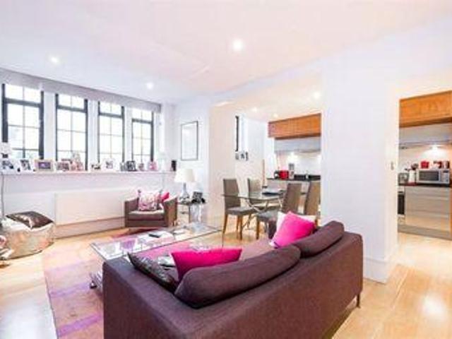2 Bedrooms Flat for rent in Great Portland Street, London W1W