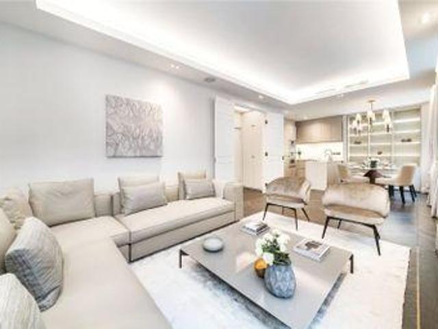 2 Bedrooms Flat for rent in Great Portland Street, London W1W