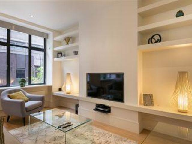 2 Bedrooms Flat for rent in Great Portland Street, London W1W