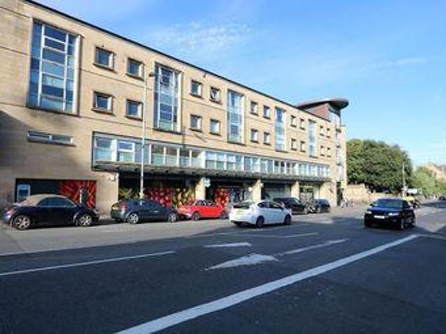 2 Bedrooms Flat for rent in Great Western Road, Glasgow G12