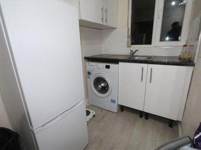 2 Bedrooms Flat for rent in Green Lanes, London N8