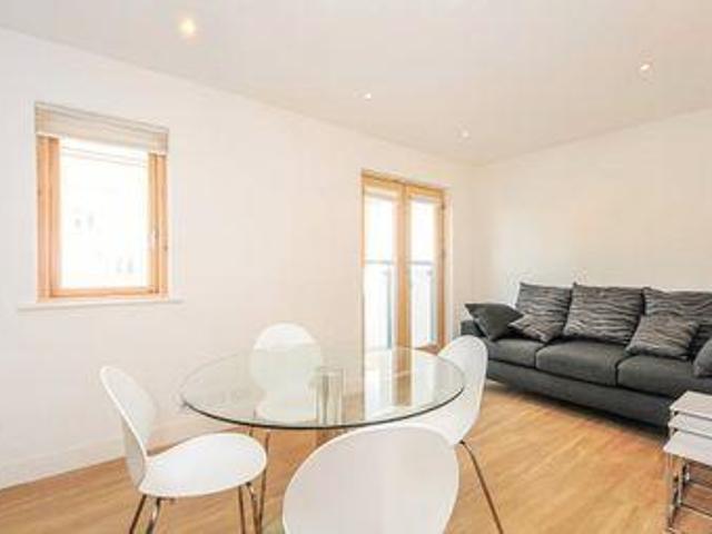 2 Bedrooms Flat for rent in Green Lanes, London N13