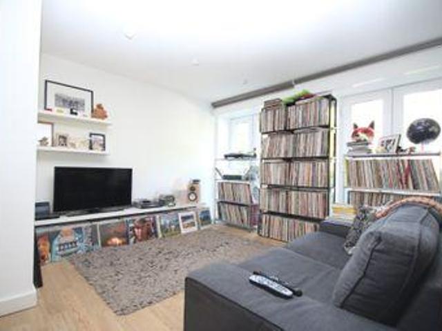 2 Bedrooms Flat for rent in Green Lanes, London N16