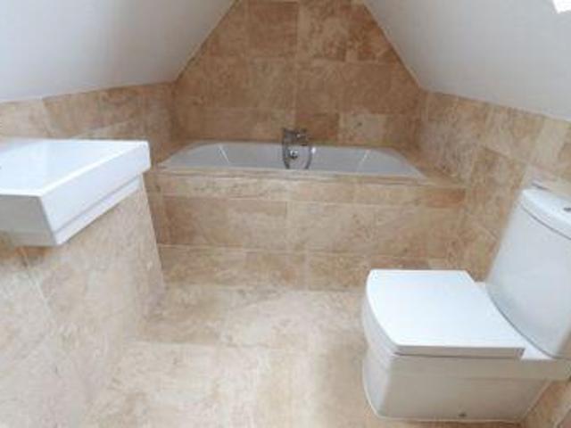 2 Bedrooms Flat for rent in Green Lanes, London N21