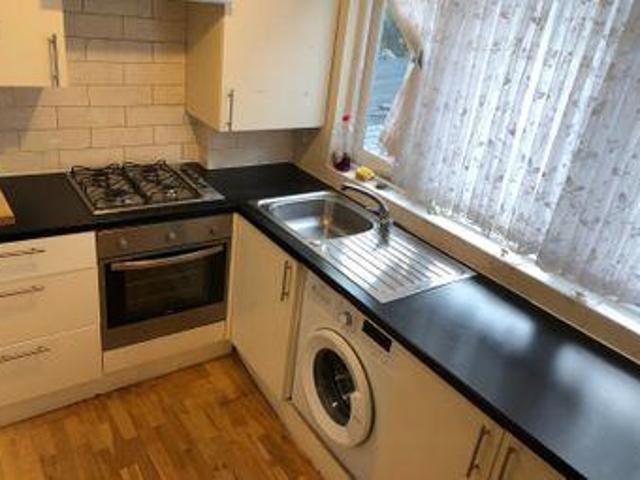 2 Bedrooms Flat for rent in Green Lanes, London, Newington Green N16