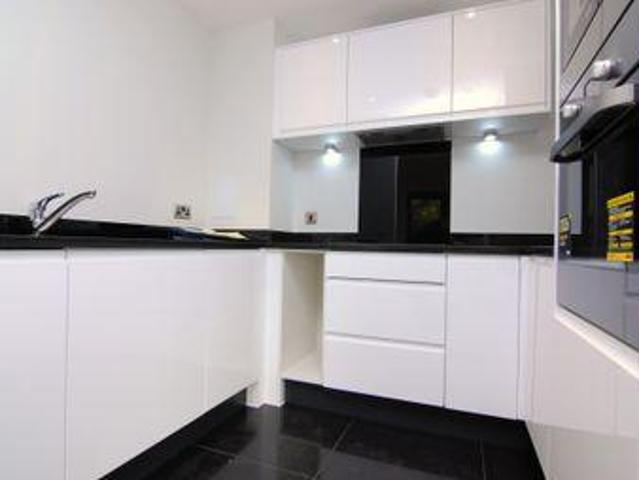 2 Bedrooms Flat for rent in Green Lanes Walk, Manor House, London N4