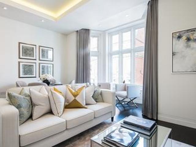 2 Bedrooms Flat for rent in Green Street, Mayfair W1