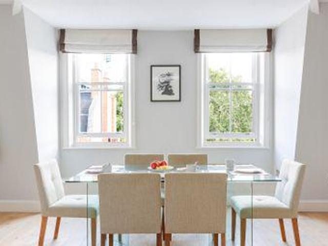 2 Bedrooms Flat for rent in Green Street, London W1K