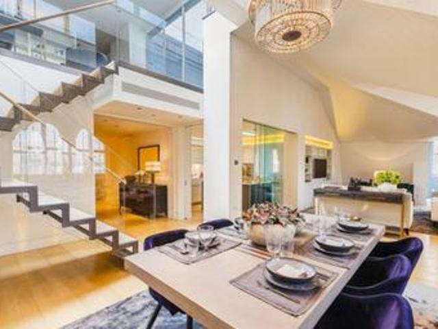 2 Bedrooms Flat for rent in Green Street, London W1K