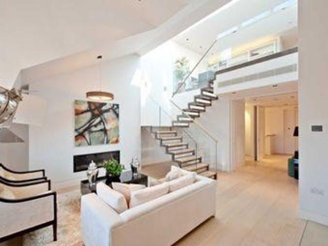 2 Bedrooms Flat for rent in Green Street, London W1K