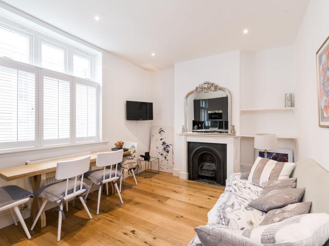 2 Bedrooms Flat for Rent in Greencoat Place | Foxtons