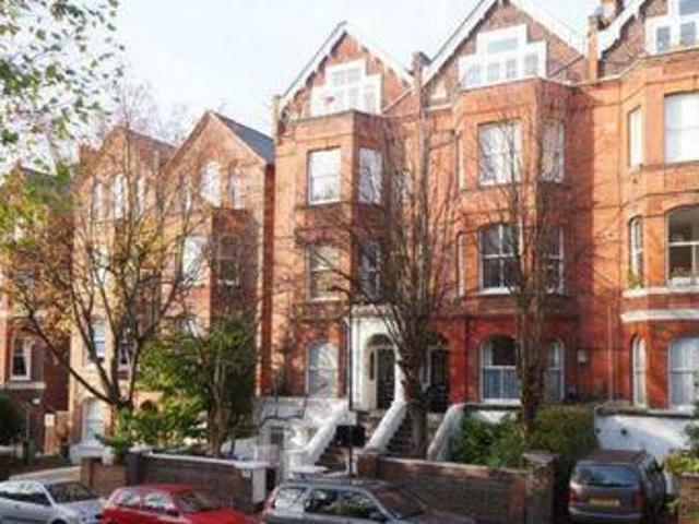 2 Bedrooms Flat for rent in Greencroft Gardens, London NW6