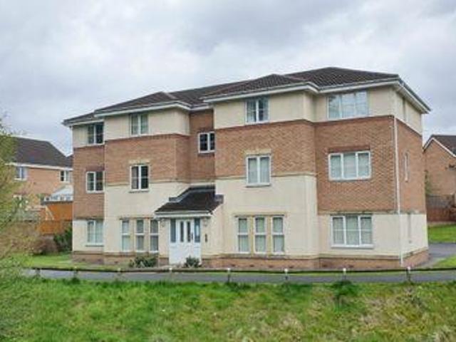 2 Bedrooms Flat for rent in Greendale Drive, Radcliffe, Manchester M26