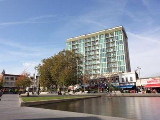2 Bedrooms Flat for rent in Greens End, London, Woolwich SE18