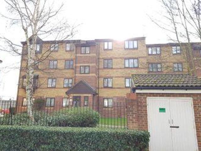 2 Bedrooms Flat for rent in Greenslade Road, Barking, Essex IG11