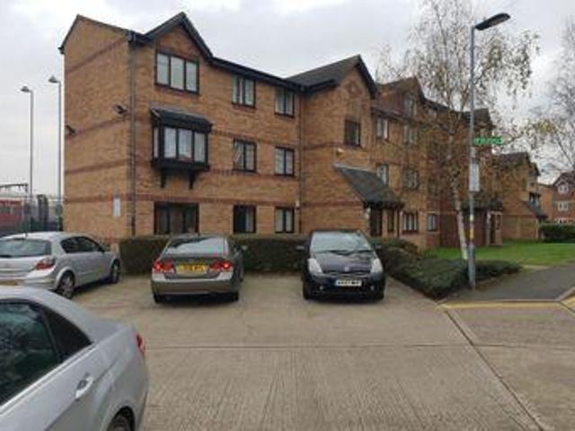 2 Bedrooms Flat for rent in Greenslade Road, Barking IG11