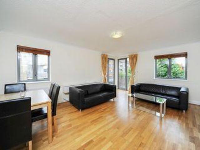 2 Bedrooms Flat for rent in Grenade Street, London E14