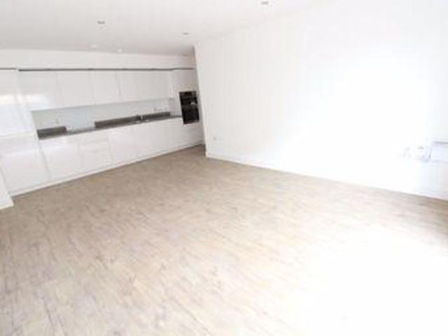 2 Bedrooms Flat for rent in Griffin Court, Luton LU2