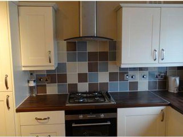2 Bedrooms Flat for rent in Griffin Road, London SE18