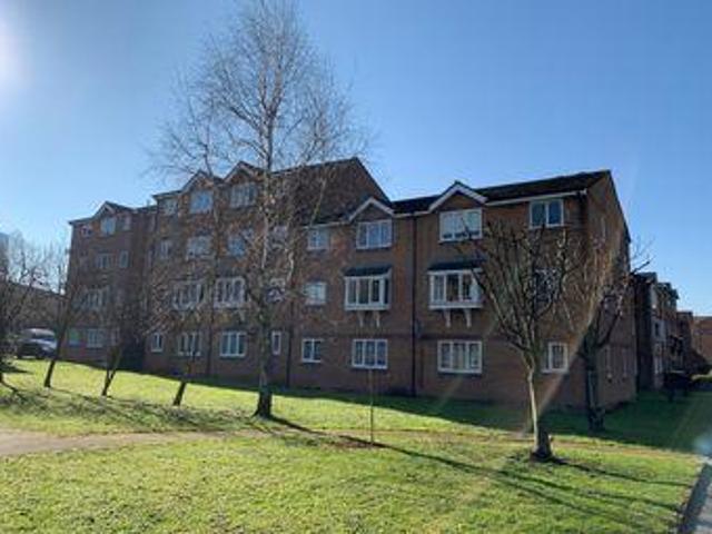 2 Bedrooms Flat for rent in Grinstead Road, London SE8