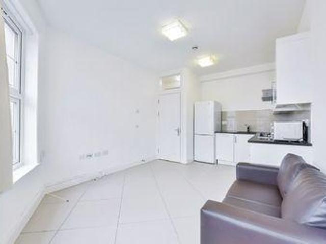 2 Bedrooms Flat for rent in Grosvenor Parade, Uxbridge Road, Acton, London W5