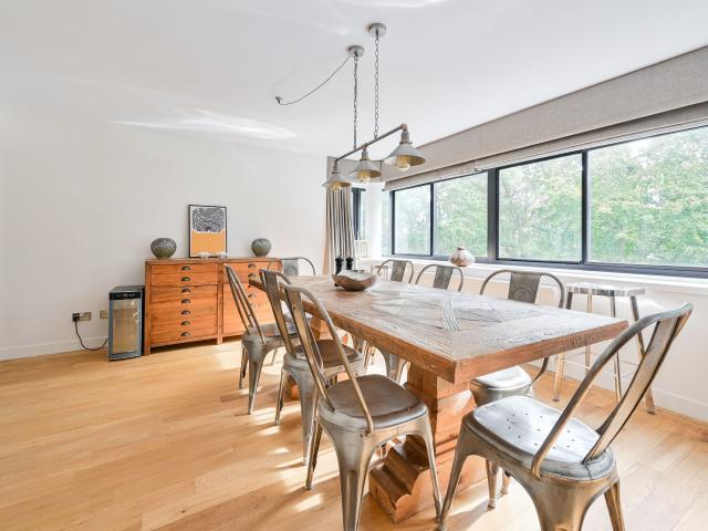 2 Bedrooms Flat for Rent in Grosvenor Road | Foxtons