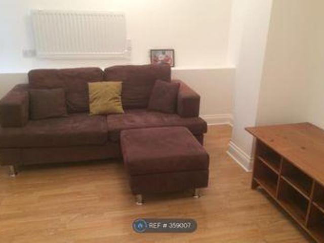 2 Bedrooms Flat for rent in Grosvenor Road, Ilford IG1