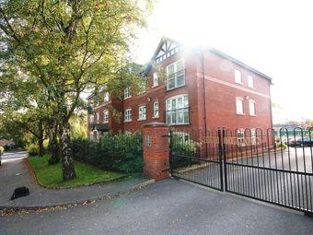 2 Bedrooms Flat for rent in Grosvenor Road, Swinton, Manchester M27
