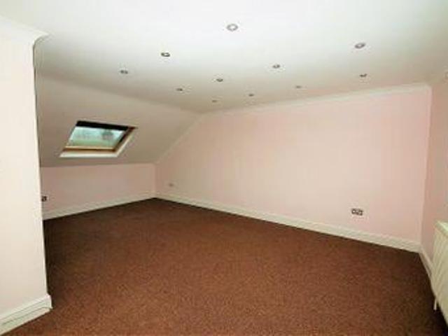 2 Bedrooms Flat for rent in Grove Green Road, Leytonstone, London. E11